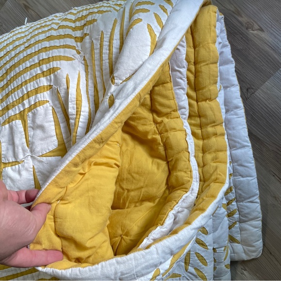 West Elm | Bedding | West Elm Reverse Appliqu Quilt Comforter | Poshmark